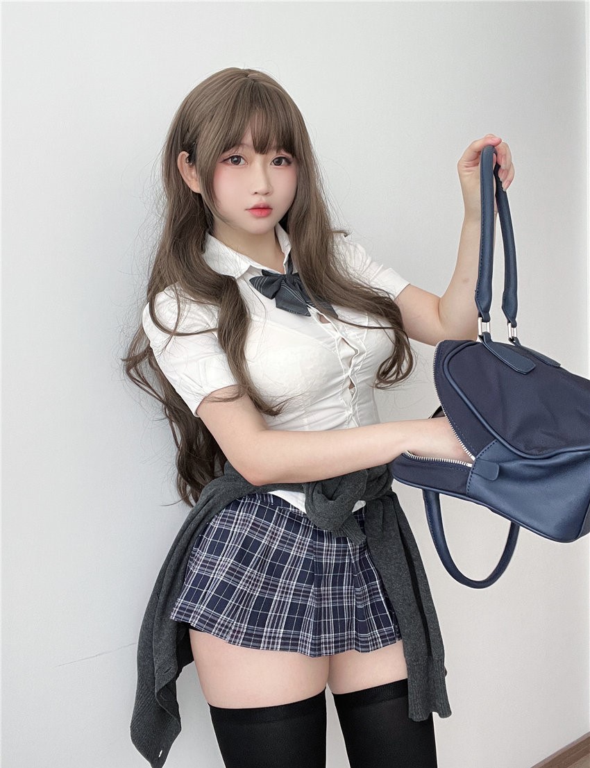 是依酱吖 学姐的日常 [35P3V-994MB]-九月乐园