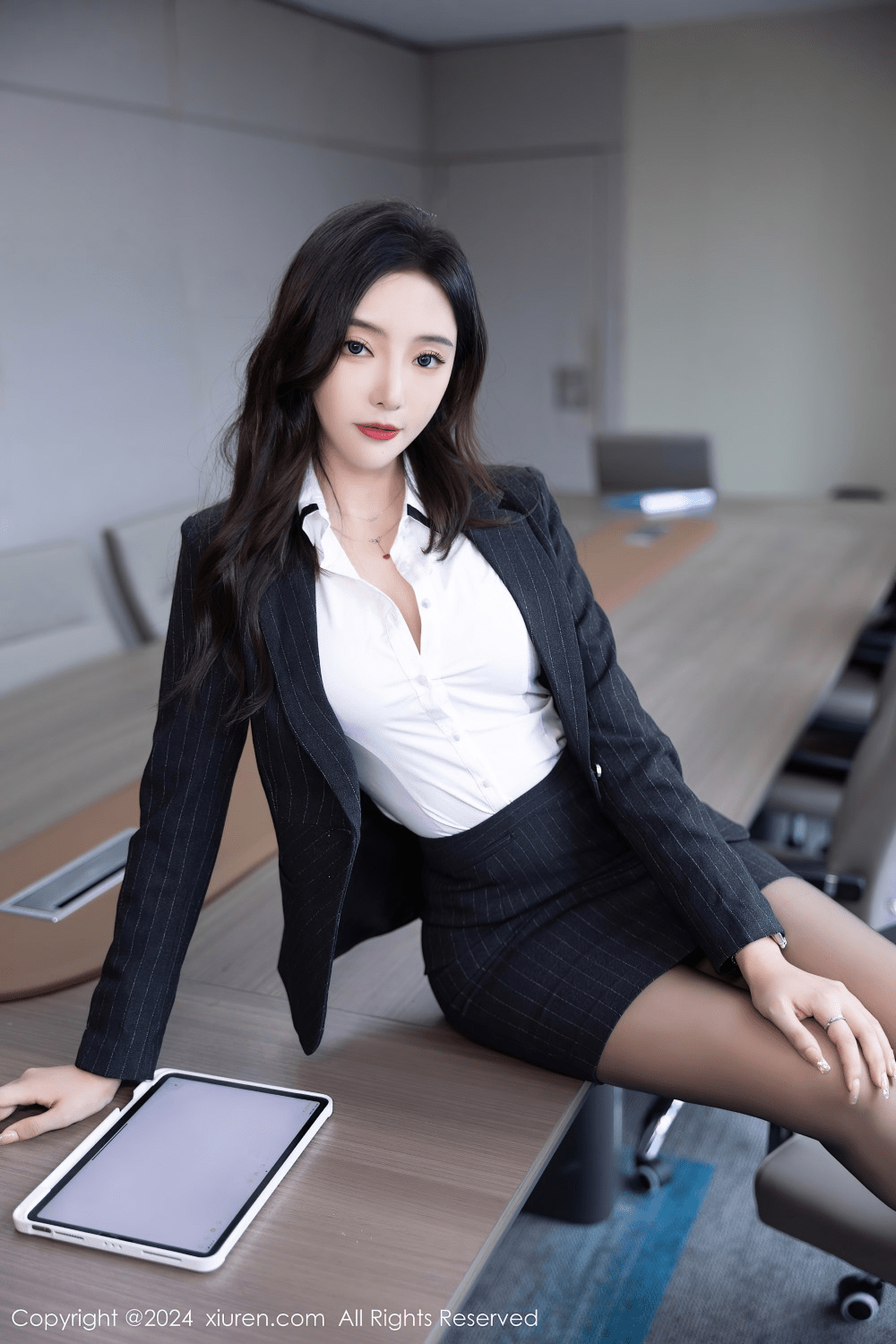 [秀人网] 2024.06.05 NO.8656 王馨瑶yanni 深色OL制服[86P/743MB]-九月乐园